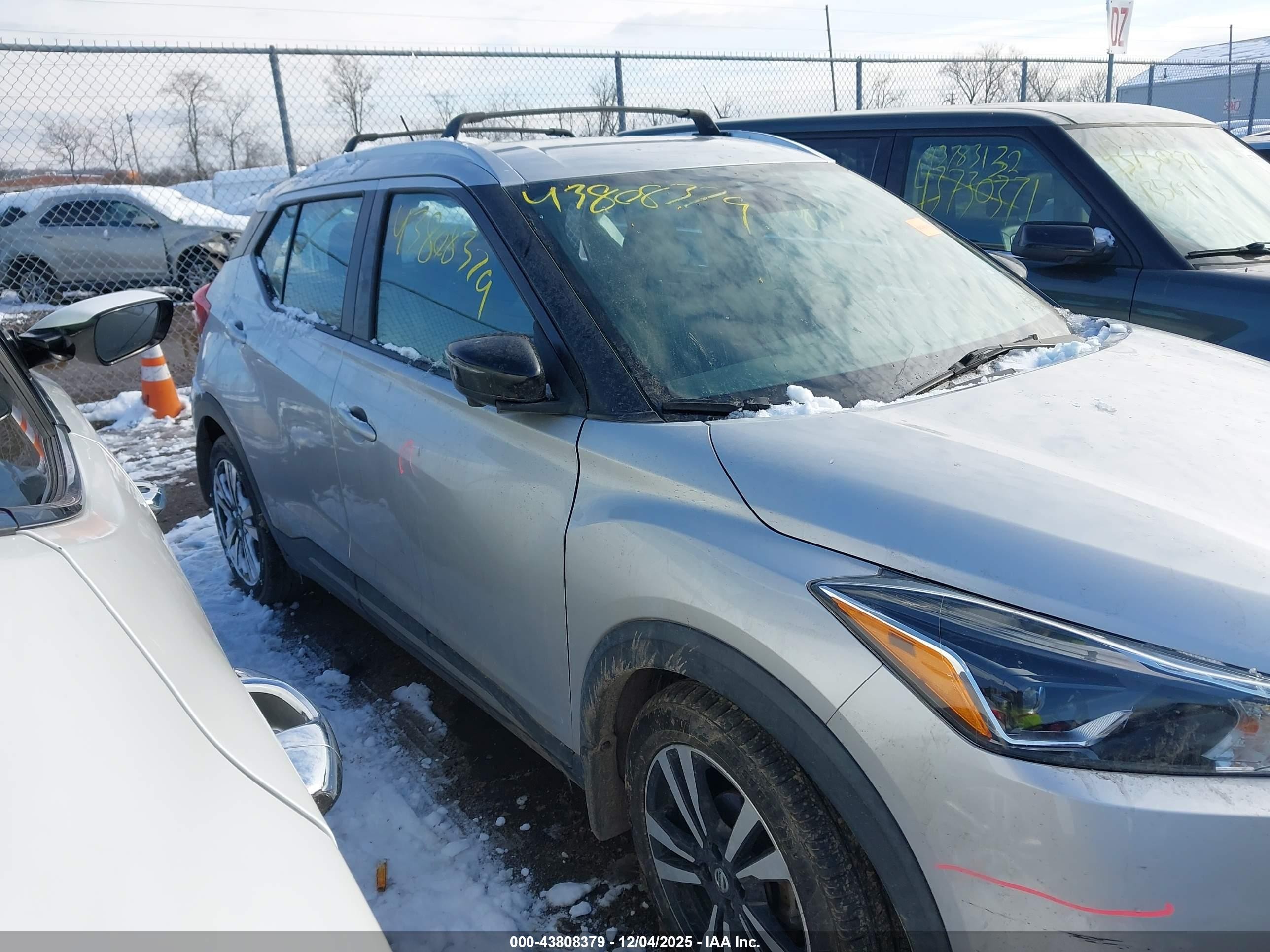 Precio e Historial 2020 Nissan Kicks Sr Xtronic Cvt 1.6l I-4 Dohc, Vvt ...